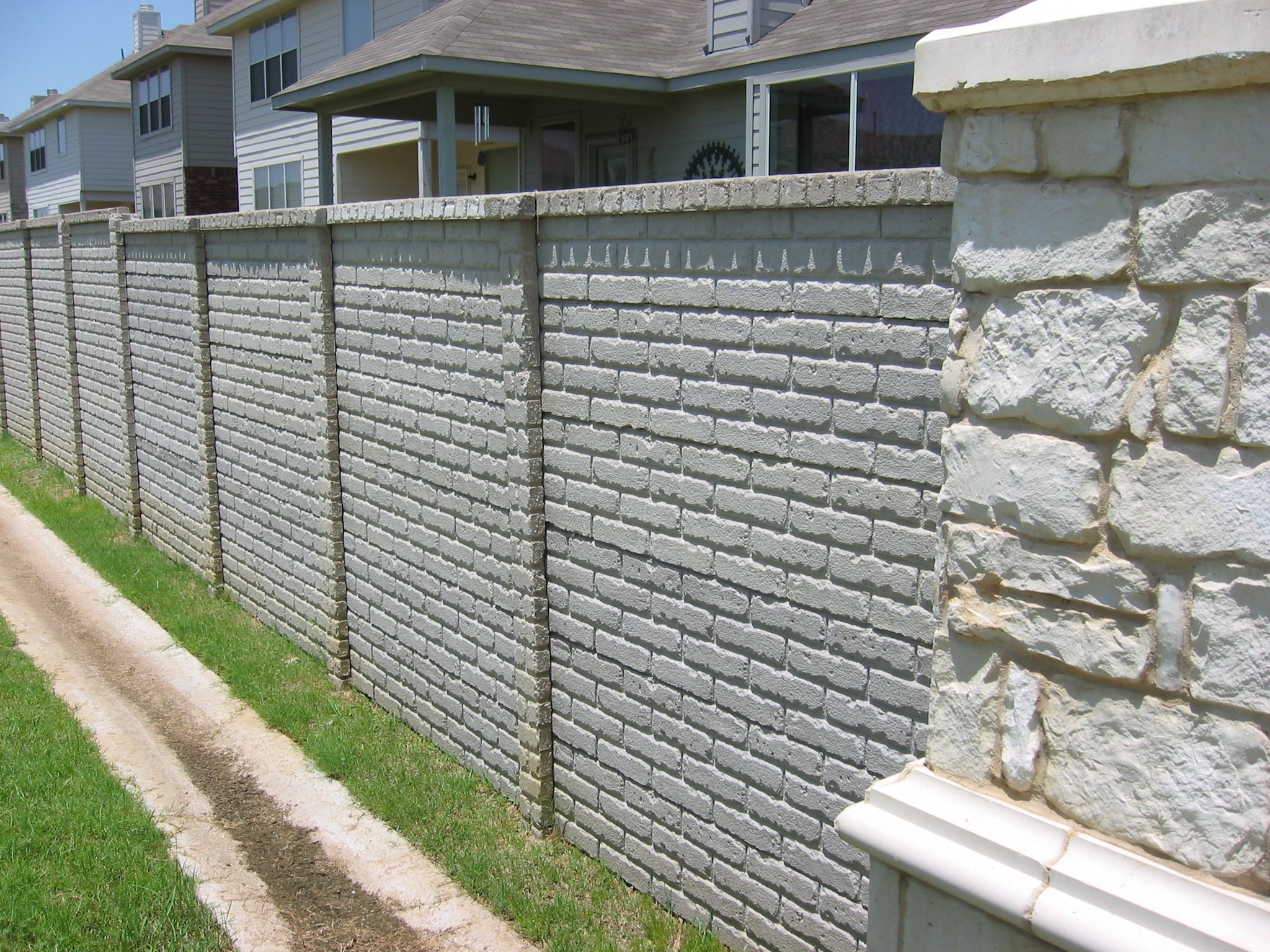 OldBrick Precast Concrete Fence | Hilltop Concrete | Flint